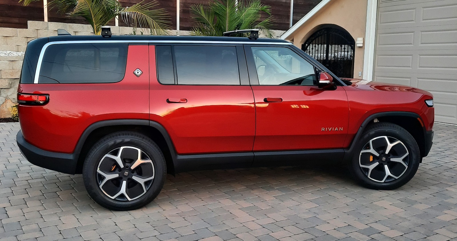 2023 Rivian R1S Adventure - Find My Electric