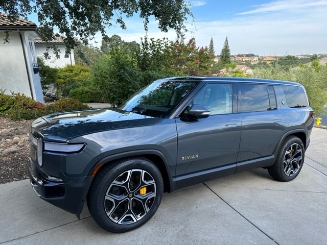 2023 Rivian R1S Adventure - Find My Electric