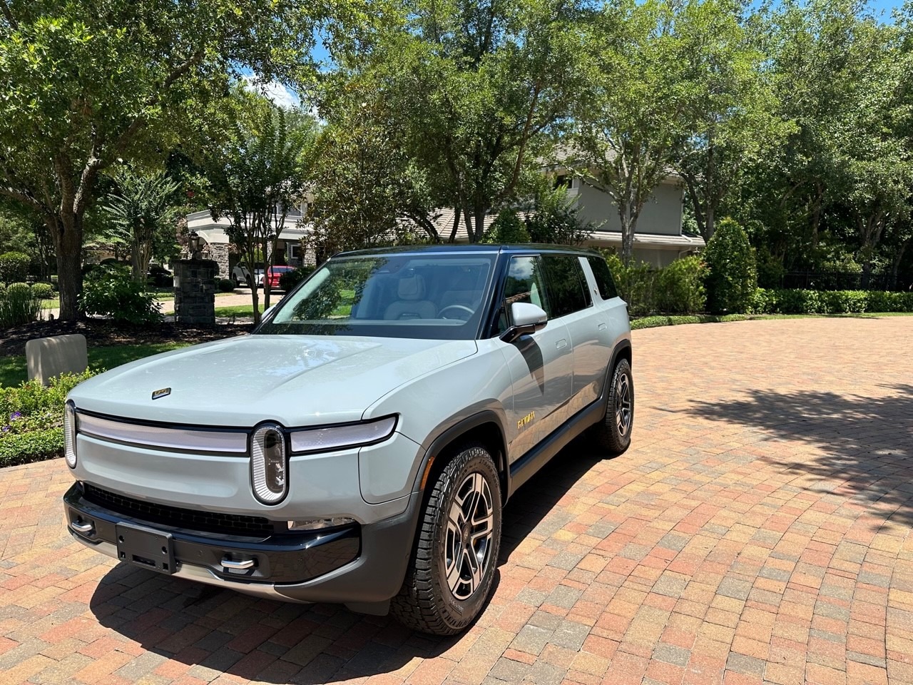 2023 Rivian R1S Adventure - Find My Electric