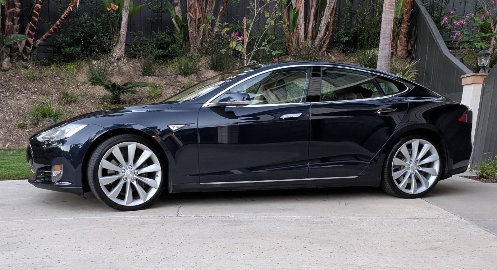 2014 Tesla Model S 85 - Find My Electric