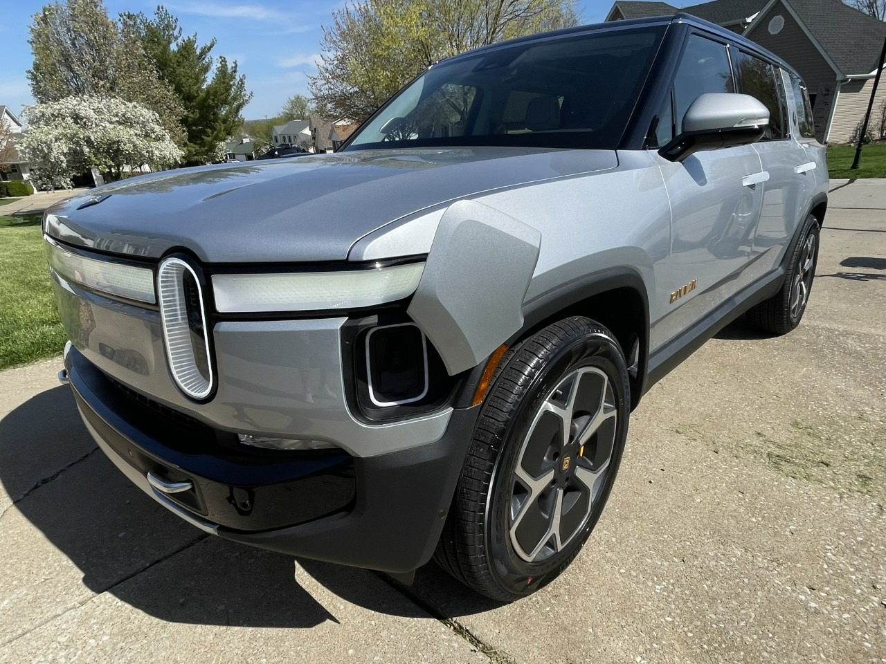 2023 Rivian R1S Adventure - Find My Electric