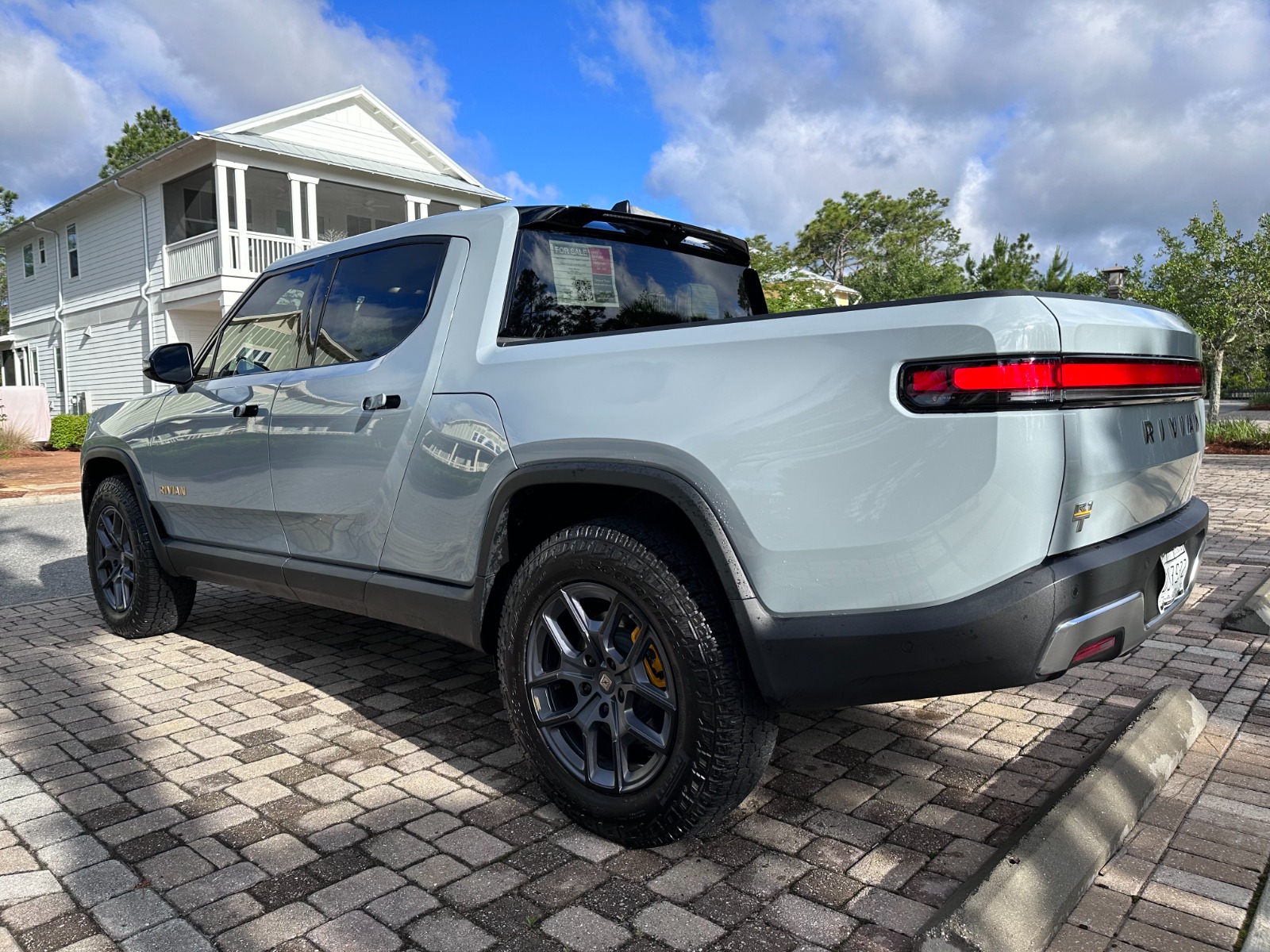 2022 Rivian R1T Adventure - Find My Electric