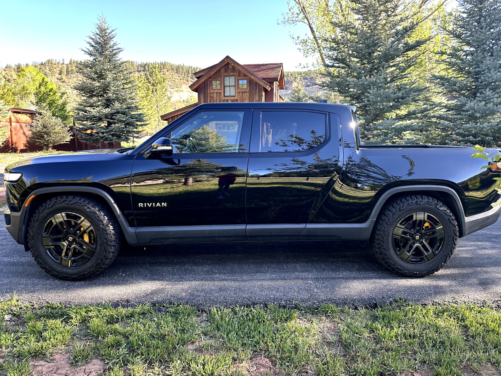 2022 Rivian R1T Adventure - Find My Electric